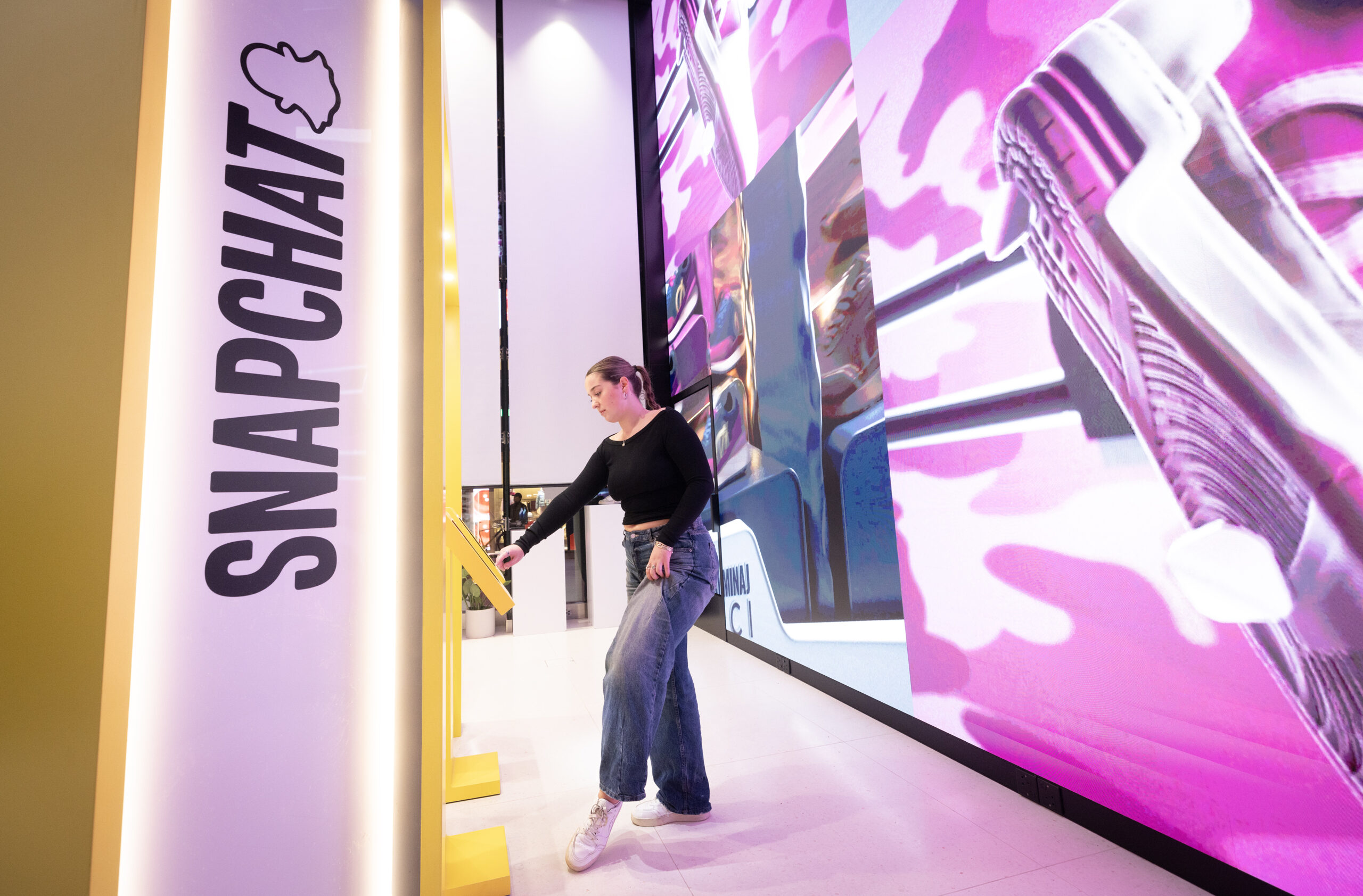 A trainer brand pop-up, welcome to Oxford Street LØCI